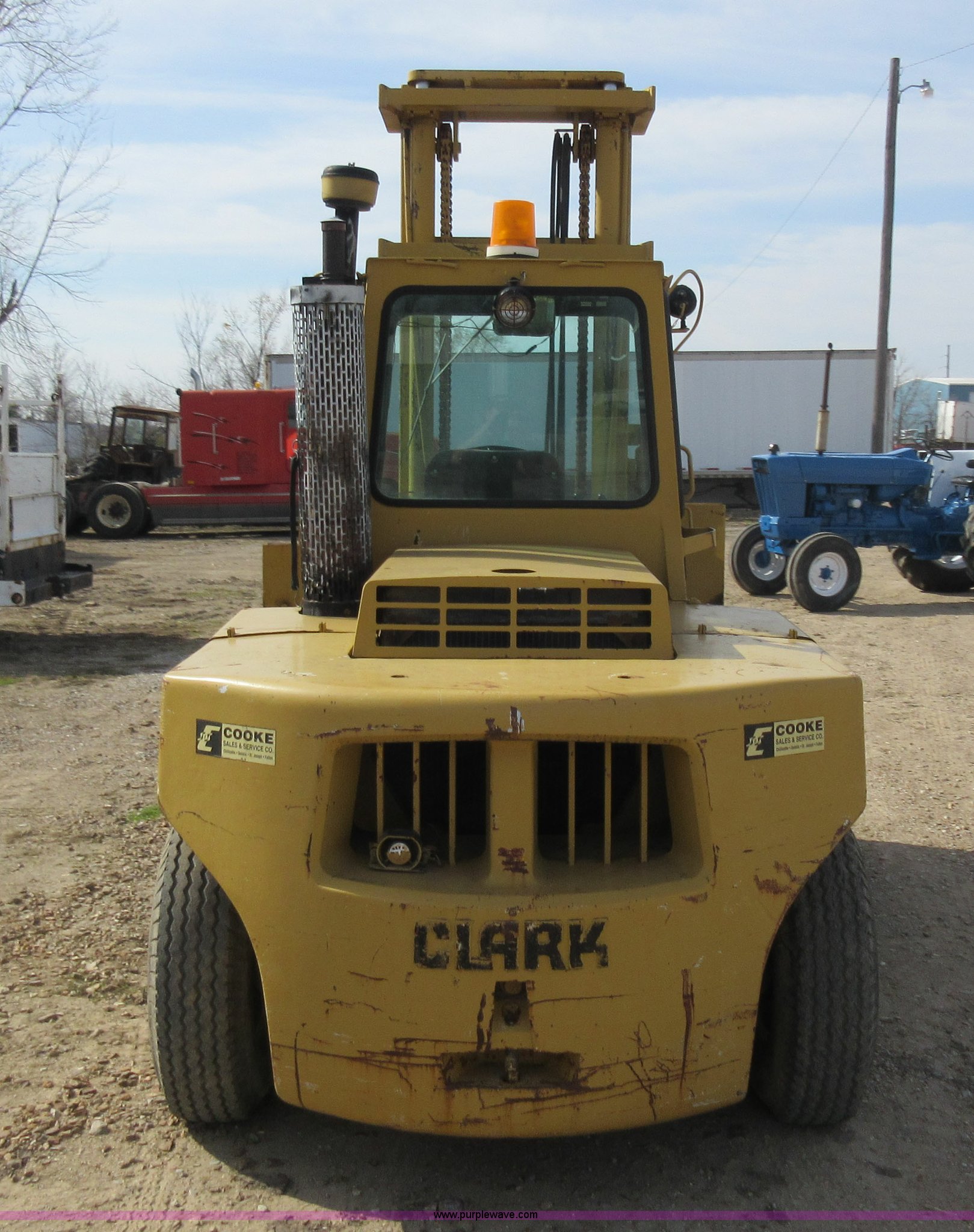 Clark C500Y155 forklift in Sedalia, MO | Item AV9471 sold | Purple Wave