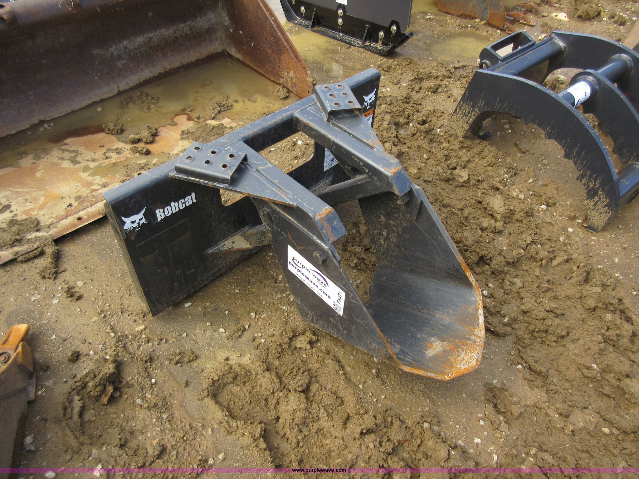 Bobcat digger skid steer attachment in Blue Springs, MO | Item F8471 ...