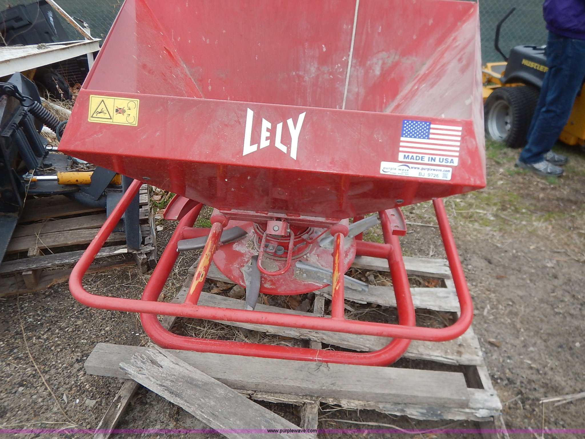 Lely spreader in Manhattan, KS | Item BJ9726 sold | Purple Wave