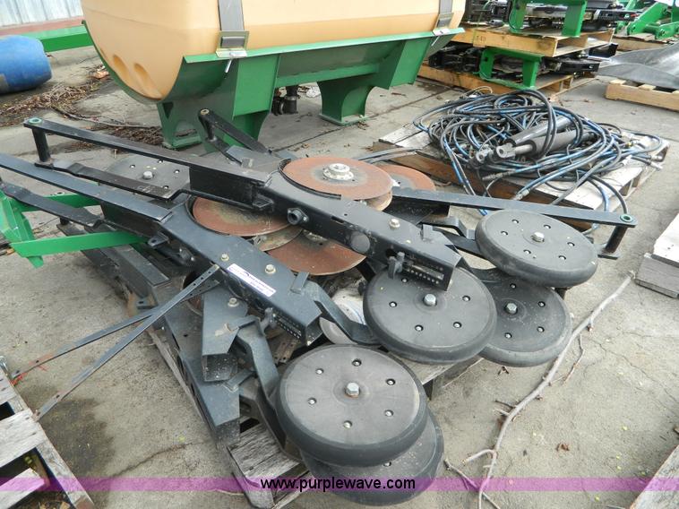 (8) double disk opener units with press wheels in Assaria, KS | Item ...