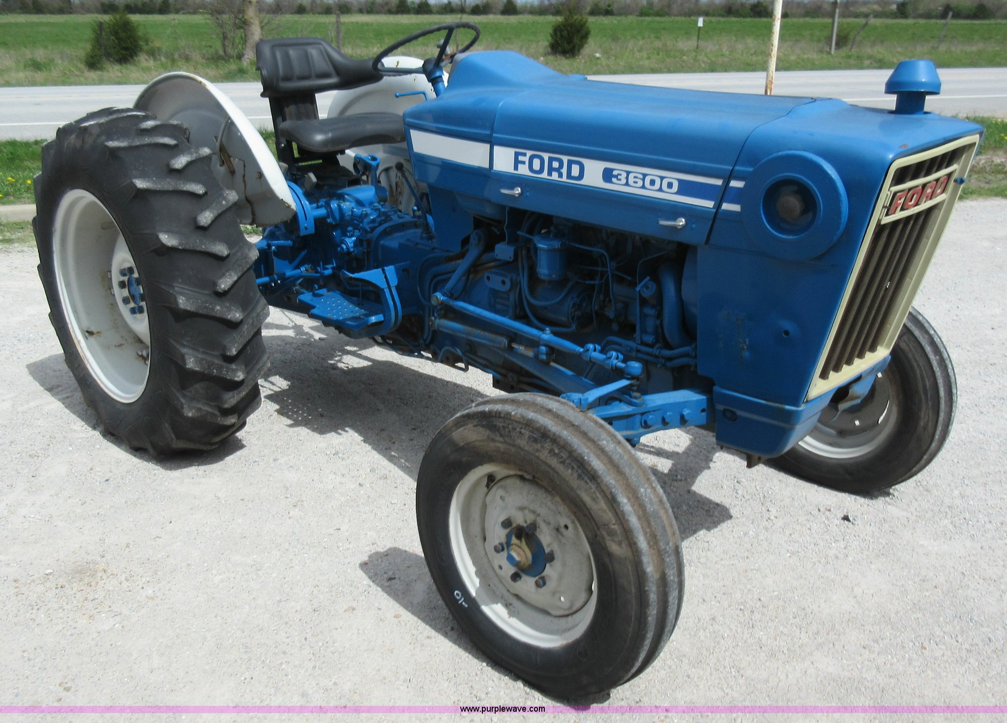 Ford 3600 tractor in Cross Timbers, MO | Item AC9283 sold | Purple Wave