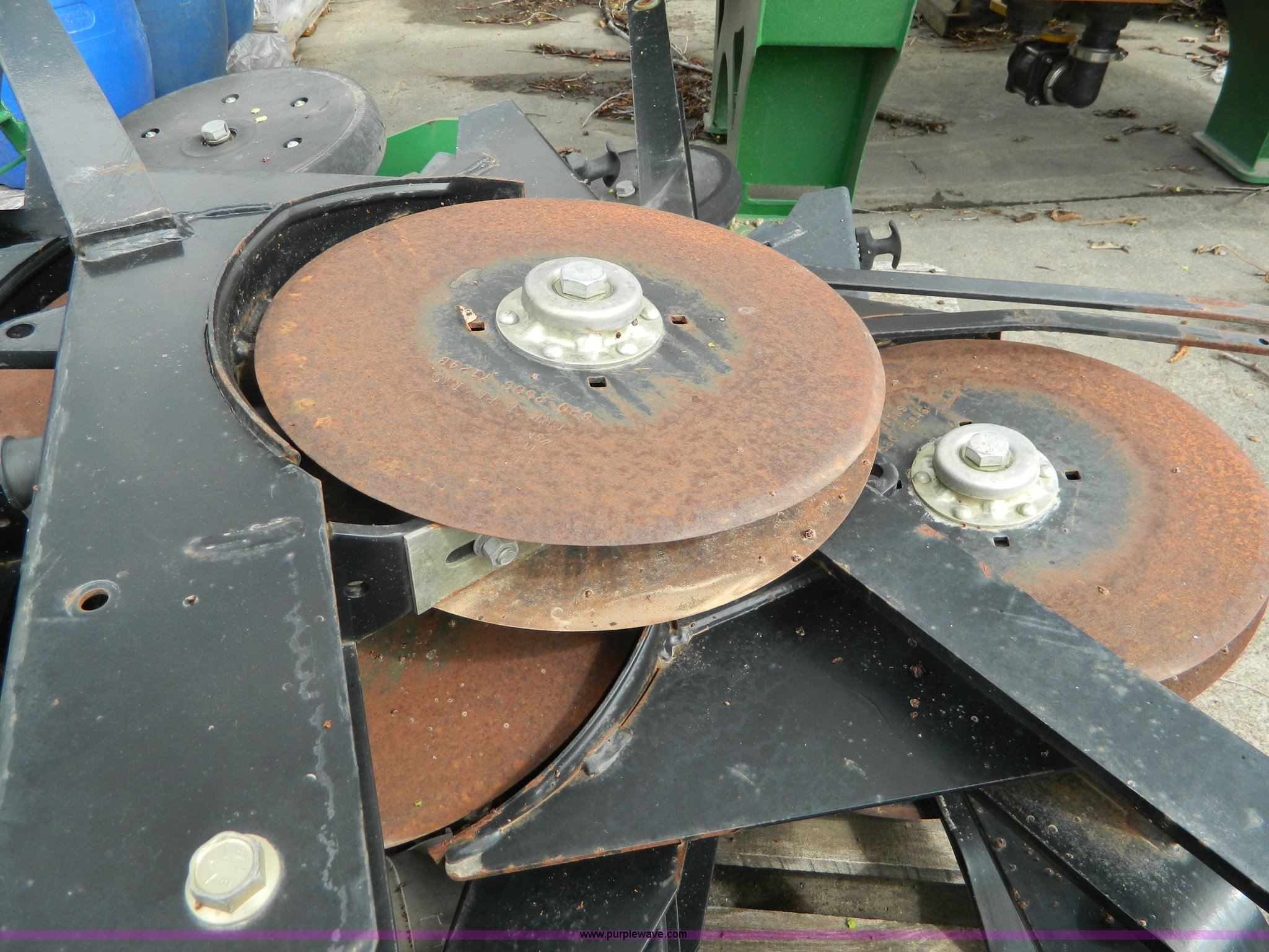 (8) double disk opener units with press wheels in Assaria, KS | Item ...