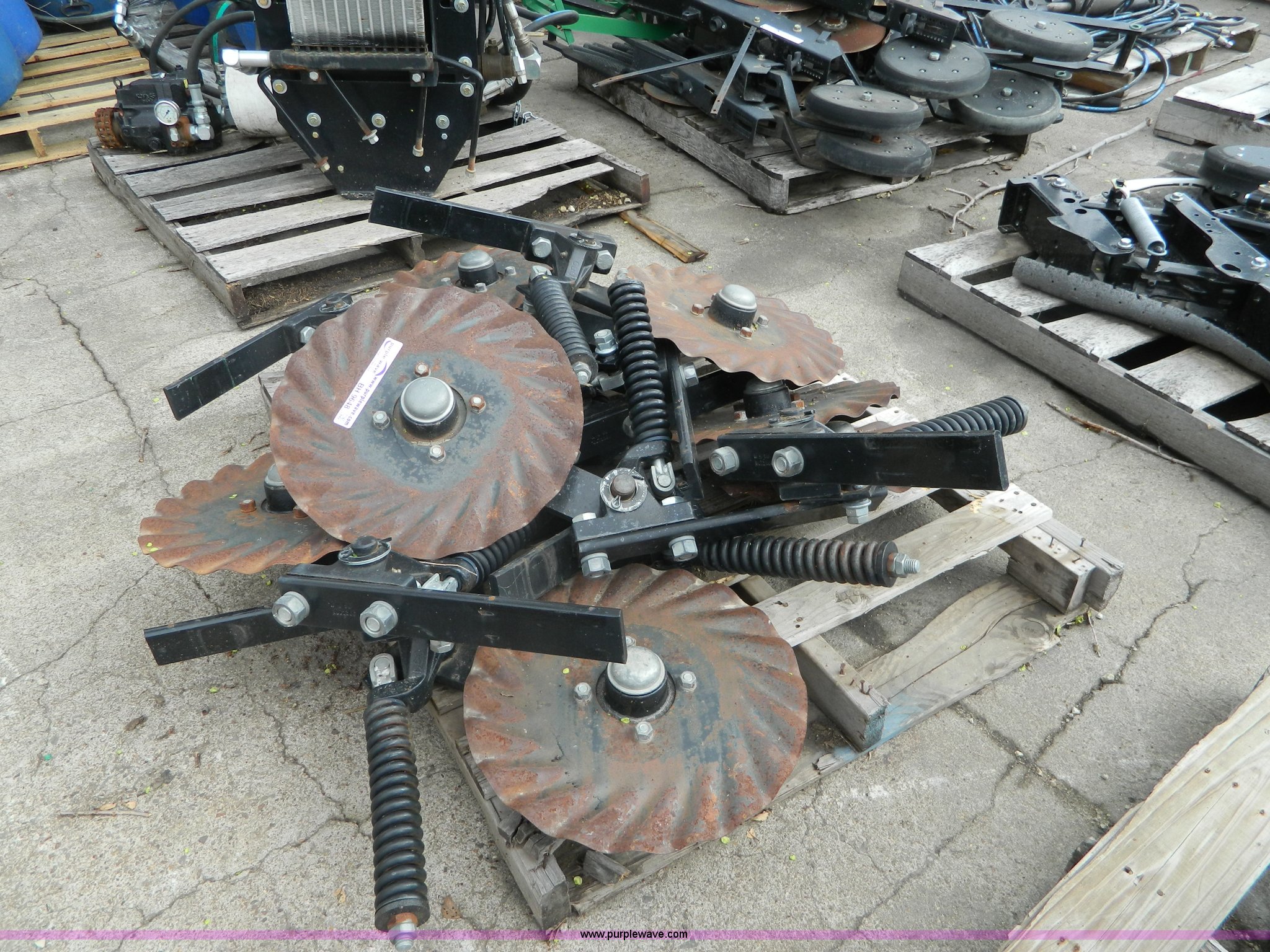 (10) fluted disk assemblies in Assaria, KS | Item BH9648 sold | Purple Wave