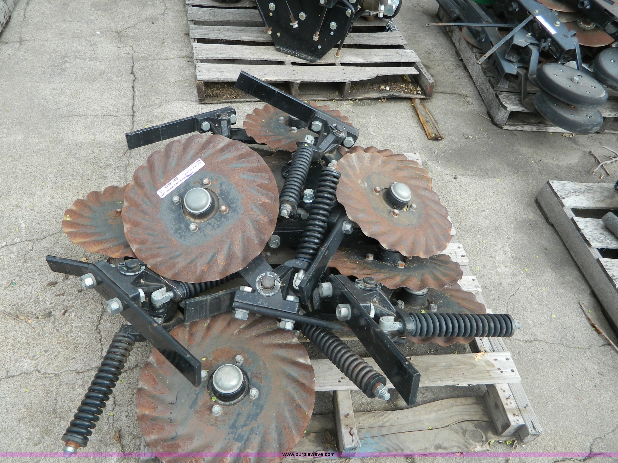 (10) fluted disk assemblies in Assaria, KS | Item BH9648 sold | Purple Wave