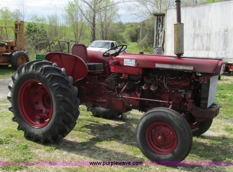 International 460 tractor in Rolla, MO | Item I3022 sold | Purple Wave