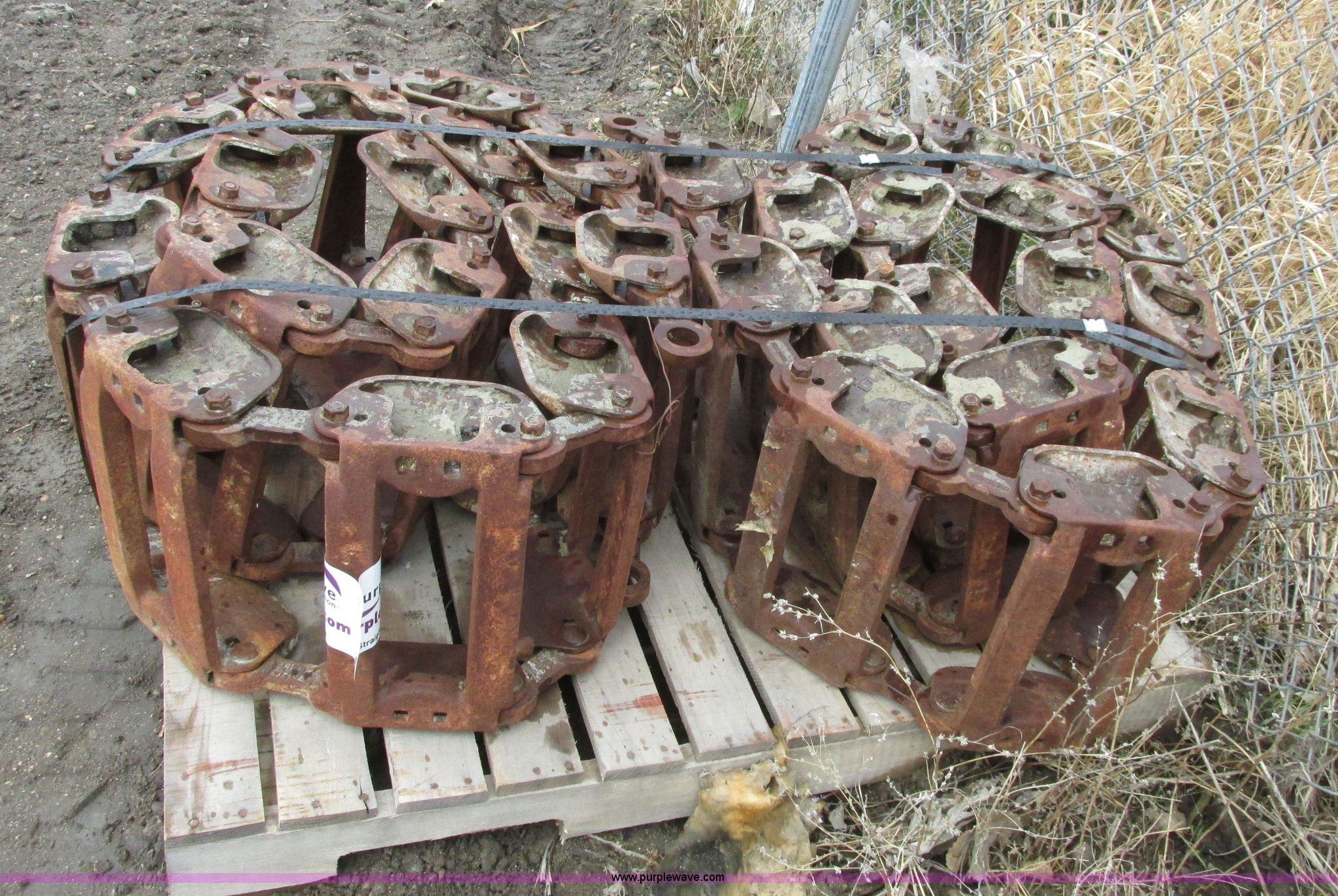 Steel grouser tracks in Fargo, ND | Item A8789 sold | Purple Wave