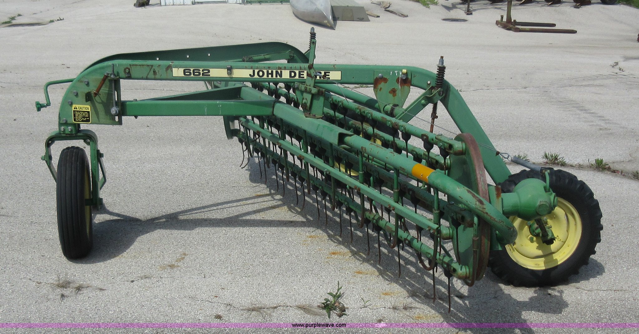John Deere 662 hay rake in Greenwood, MO | Item G6552 sold | Purple Wave