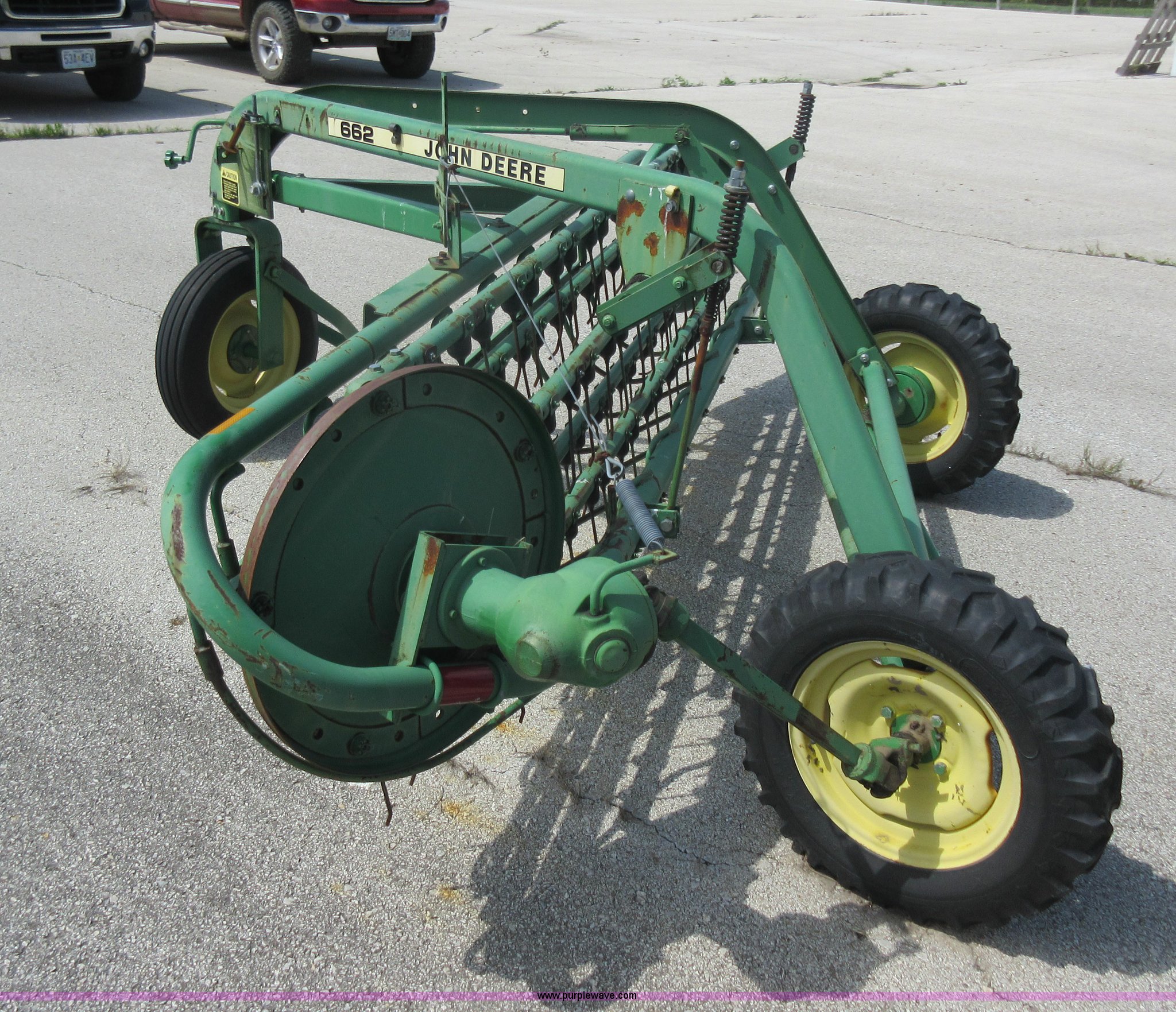 John Deere 662 hay rake in Greenwood, MO | Item G6552 sold | Purple Wave