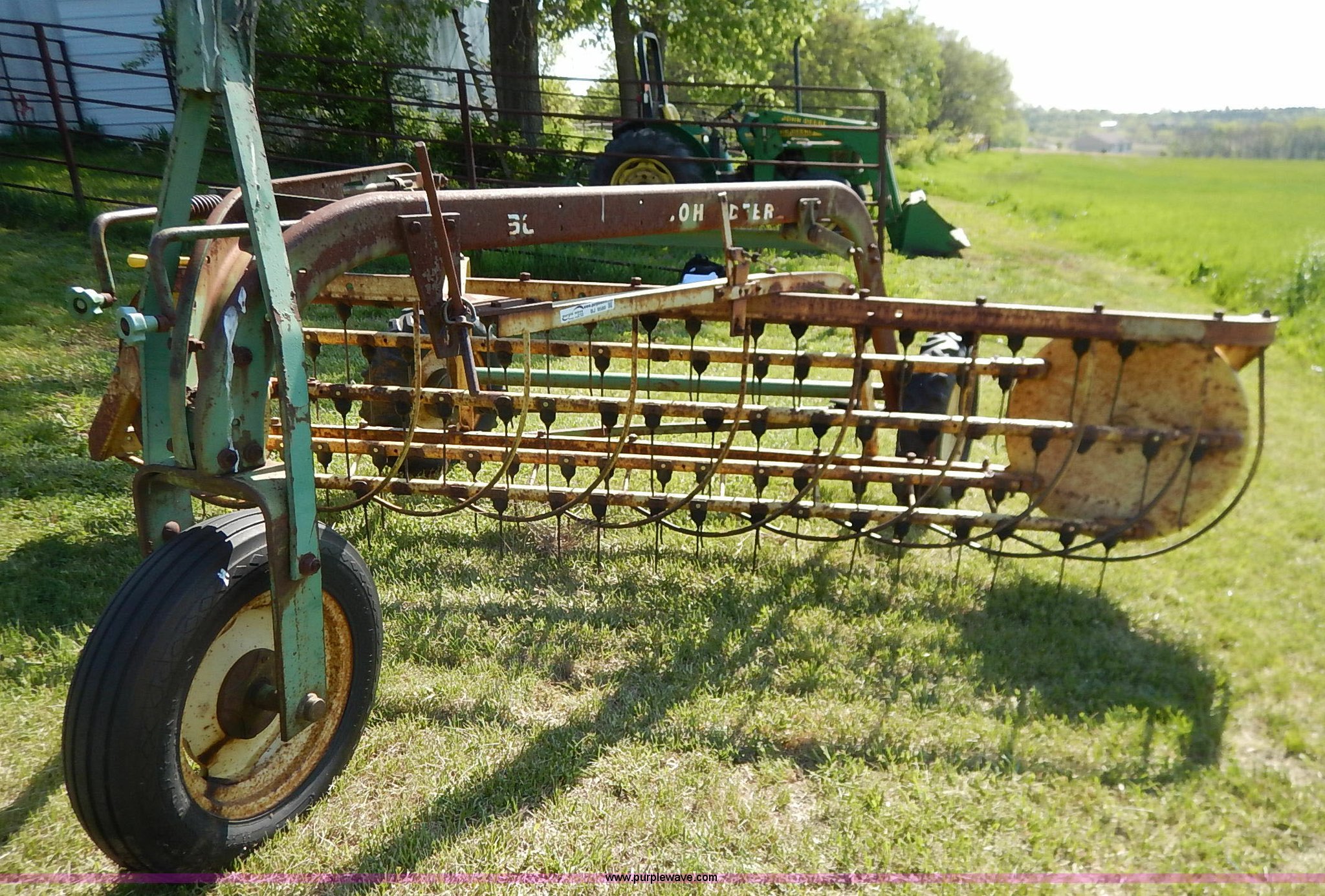 John Deere 660 hay rake in Silver Lake, KS | Item BJ9580 sold | Purple Wave