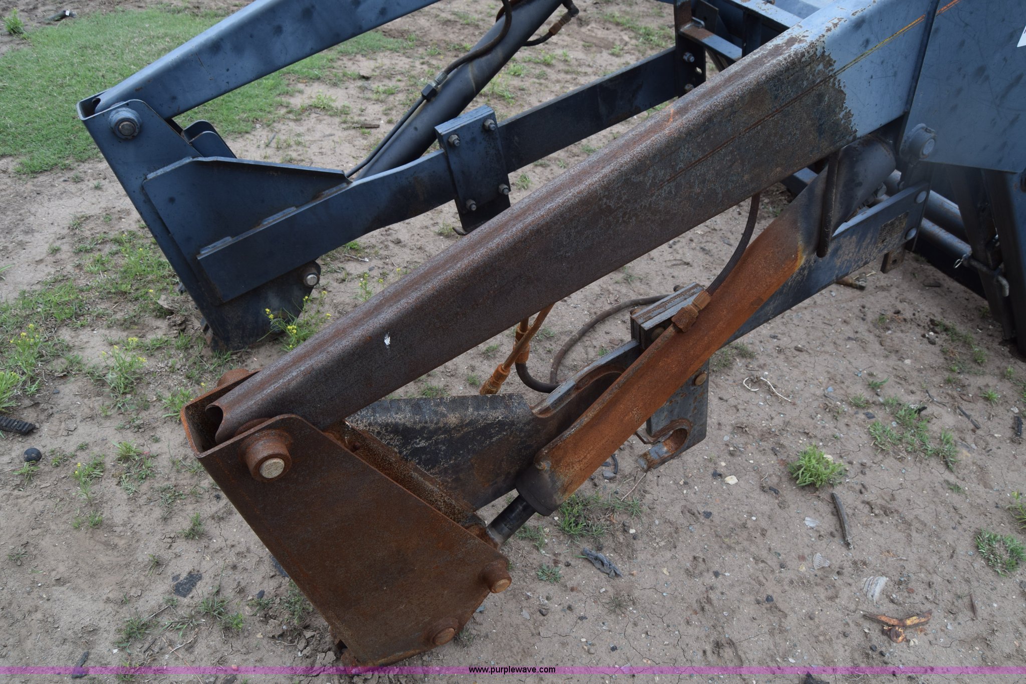 2001 Buhler Allied 595 loader in Buhler, KS | Item E6370 sold | Purple Wave