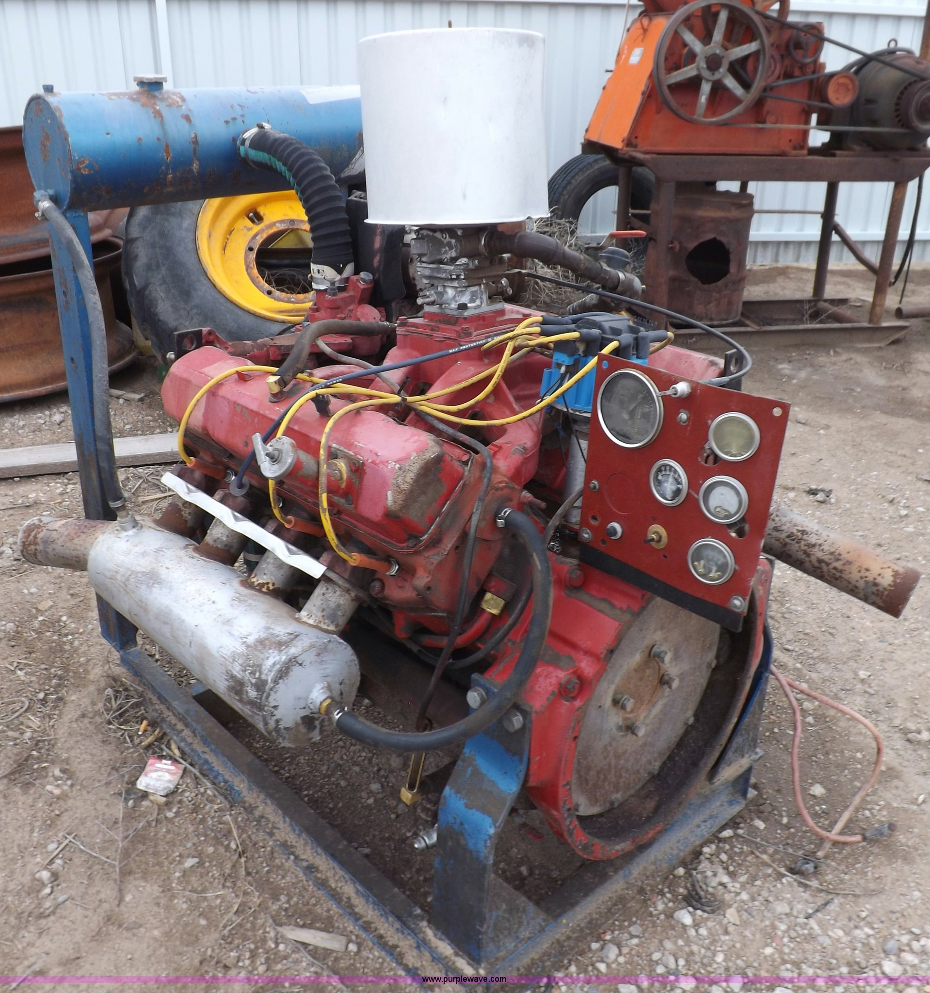 International 605 C.I.D. V8 gas engine in Sublette, KS | Item K3915 ...