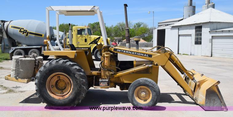 International 260A tractor in Hillsboro, KS | Item E6411 sold | Purple Wave