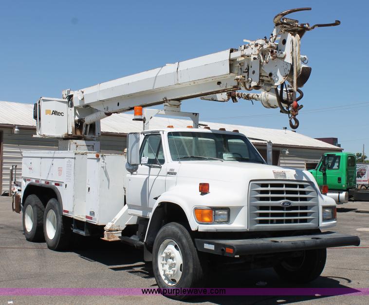 1998 Ford FT900 pole truck in Odessa, TX | Item H1513 sold | Purple Wave