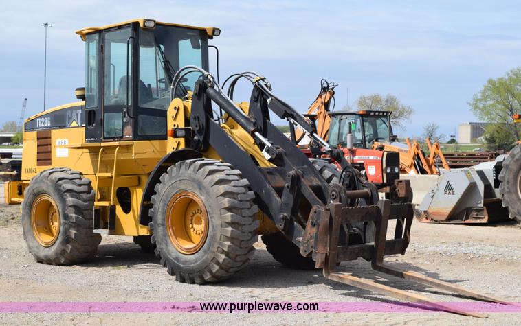 1997 Caterpillar IT28G wheel loader in Topeka, KS | Item H5141 sold ...