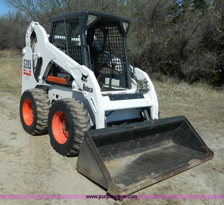2005 Bobcat S205 skid steer in Damar, KS | Item K8045 sold | Purple Wave