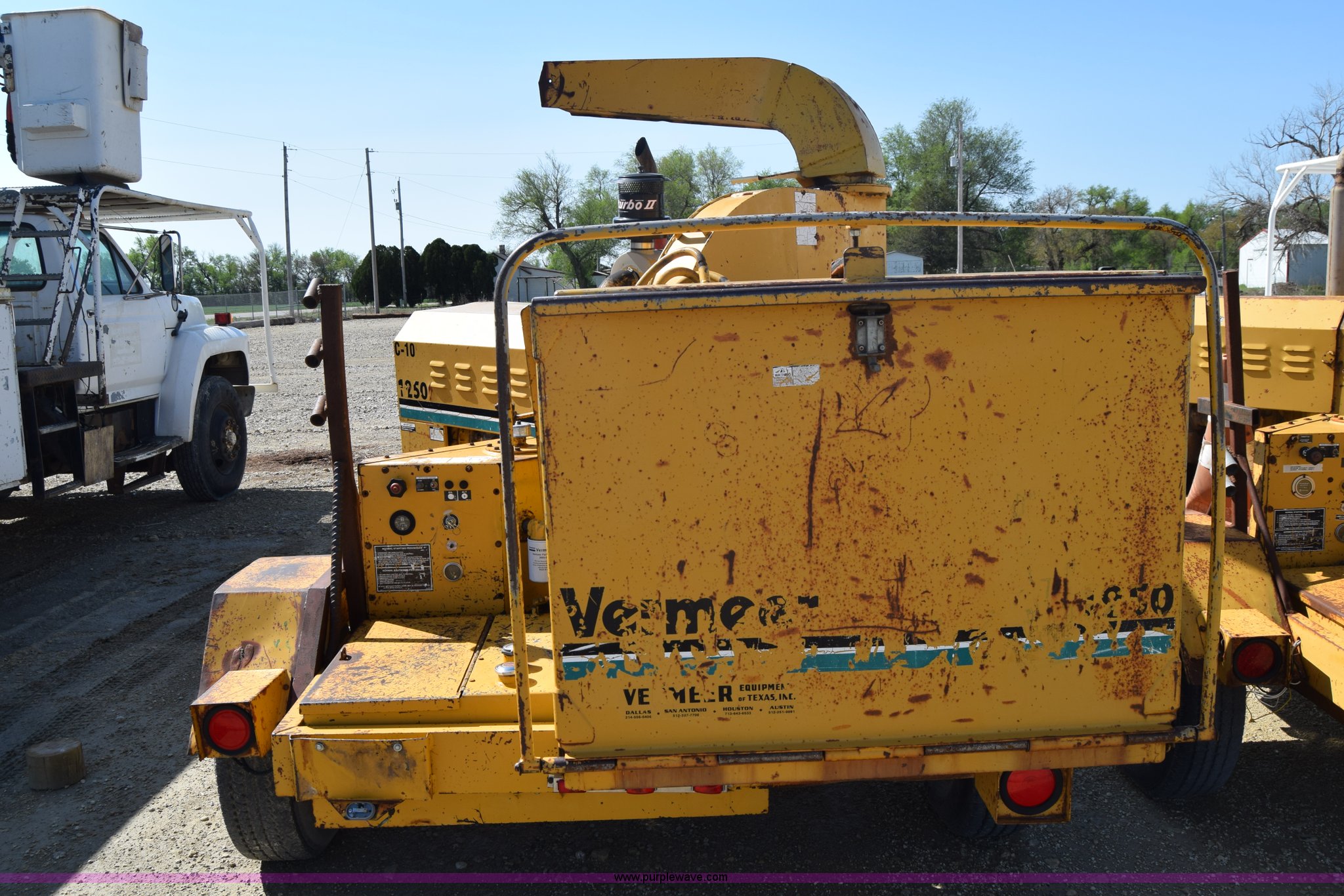 1993 Vermeer 1250 chipper in Hutchinson, KS | Item E6338 sold | Purple Wave