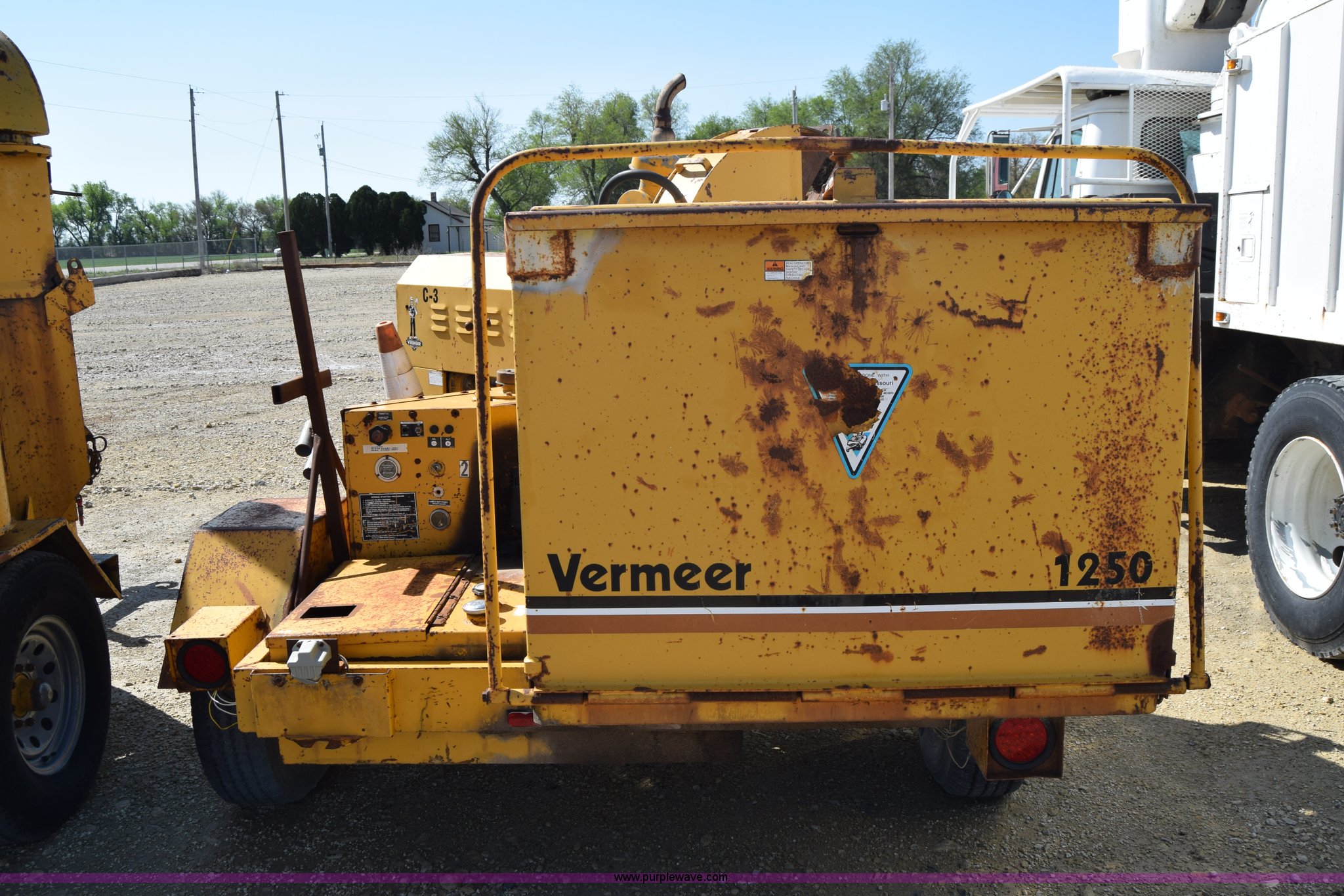 1992 Vermeer 1250 chipper in Hutchinson, KS | Item E6339 sold | Purple Wave