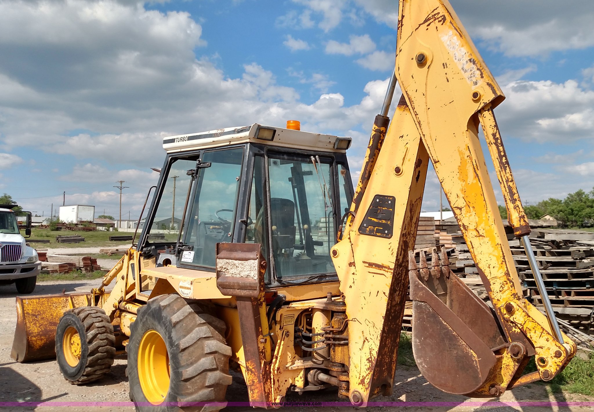 1987 JCB 1550B backhoe in Kingman, KS | Item F7739 sold | Purple Wave