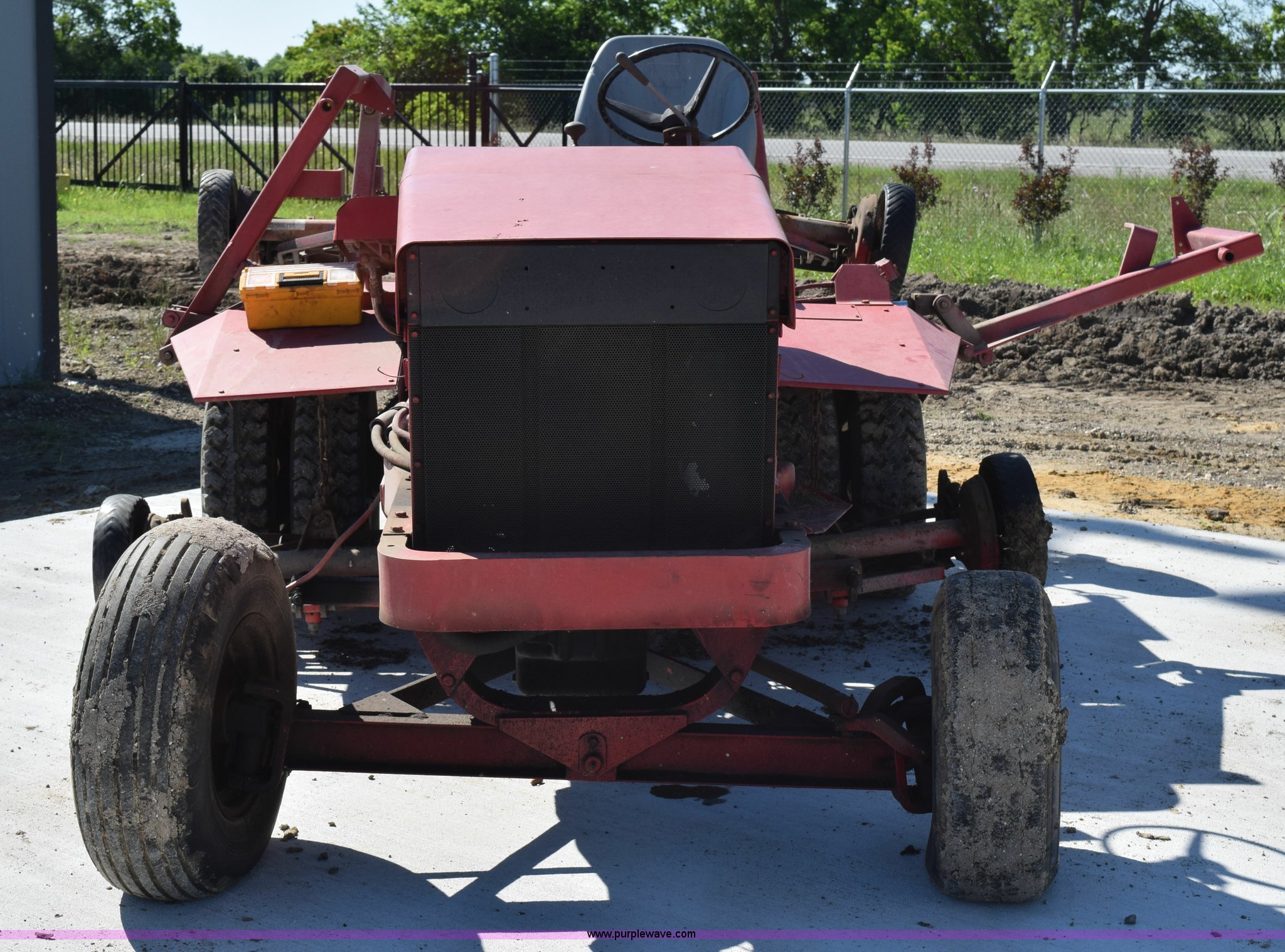 Toro Parkmaster lawn mower in Dayton, TX | Item H5112 sold | Purple Wave