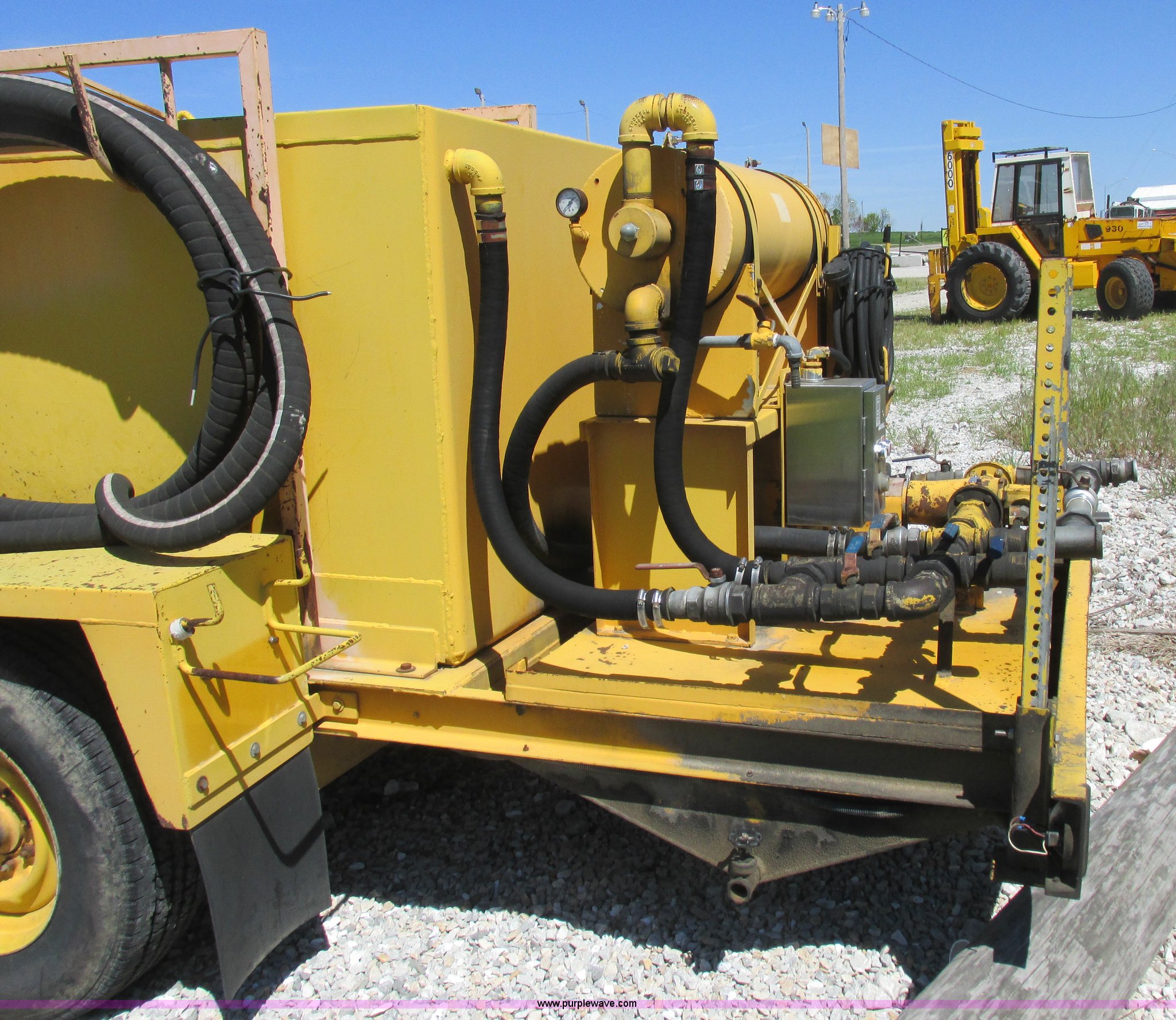 1992 Elliot oil service trailer in Columbia, MO | Item K2122 sold ...