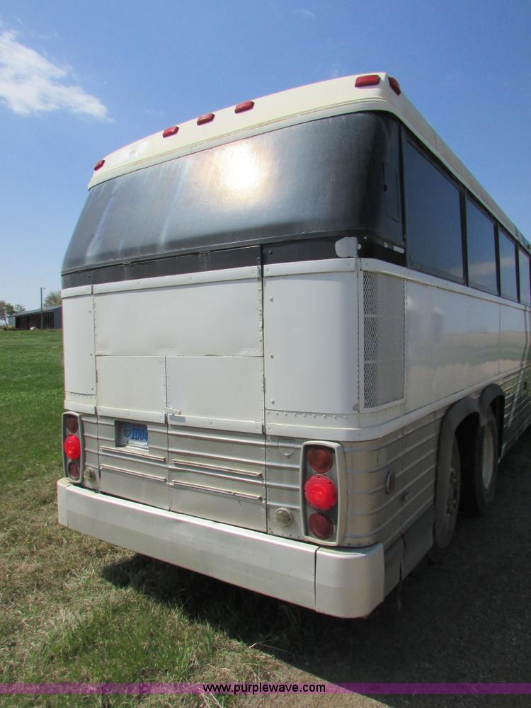 1982 MCI Crusader II bus in Sioux Falls, SD | Item K2569 sold | Purple Wave