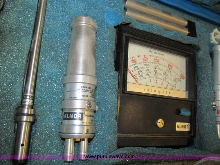 Alnor velometer with air velocity calculator in Des Moines, IA | Item ...