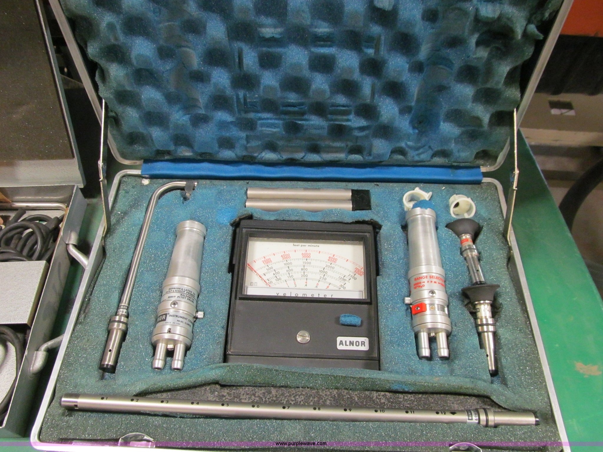 Alnor velometer with air velocity calculator in Des Moines, IA | Item ...