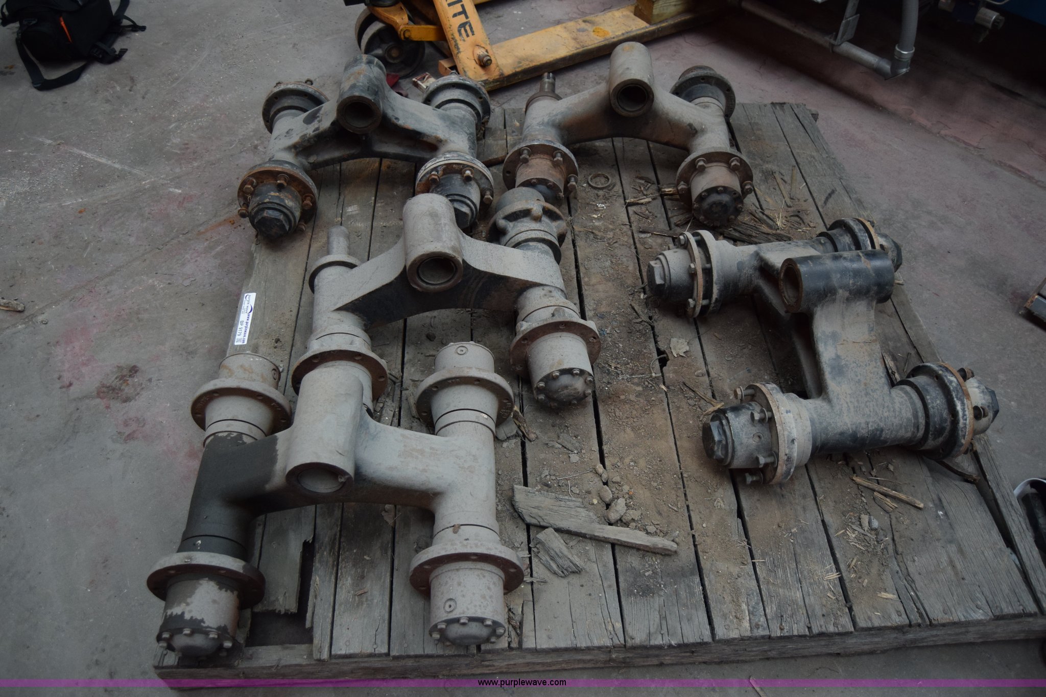(5) Caterpillar bogie axles in Wichita, KS | Item BP9179 sold | Purple Wave