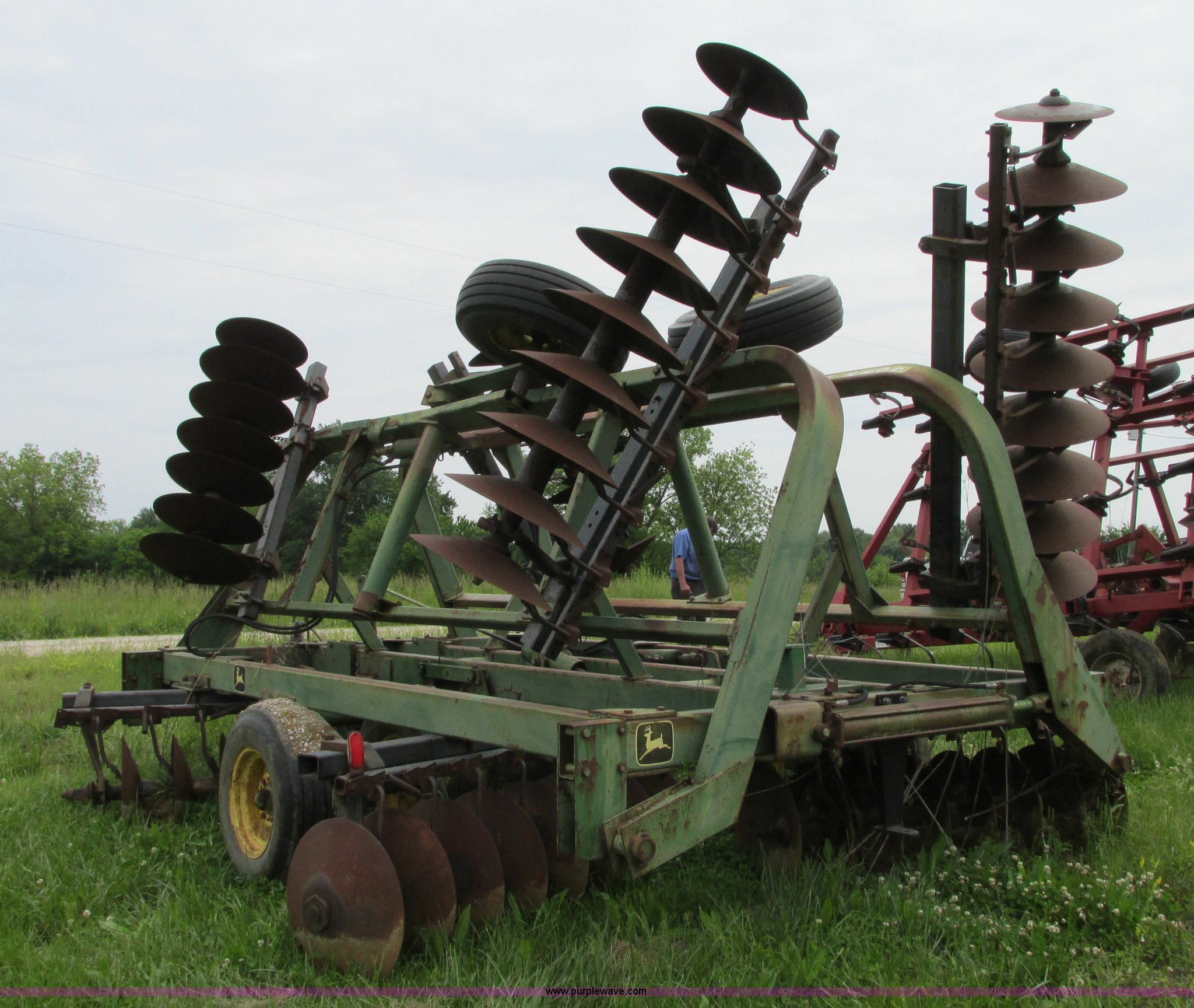 John Deere 230 disk in Warrensburg, MO | Item R9305 sold | Purple Wave