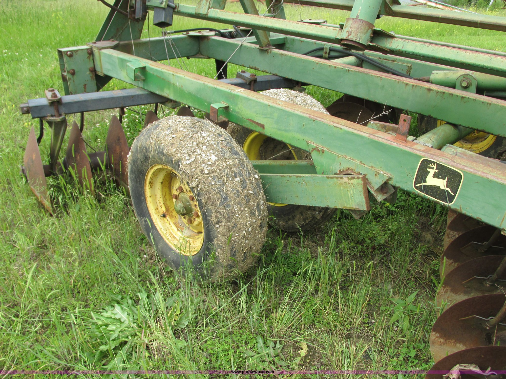 John Deere 230 disk in Warrensburg, MO | Item R9305 sold | Purple Wave