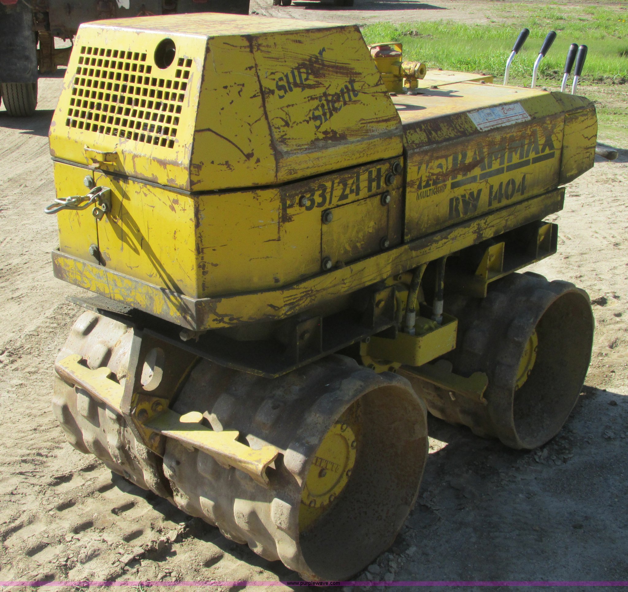 1995 Rammax RW1404 double drum vibratory trench compactor in Red Lake ...