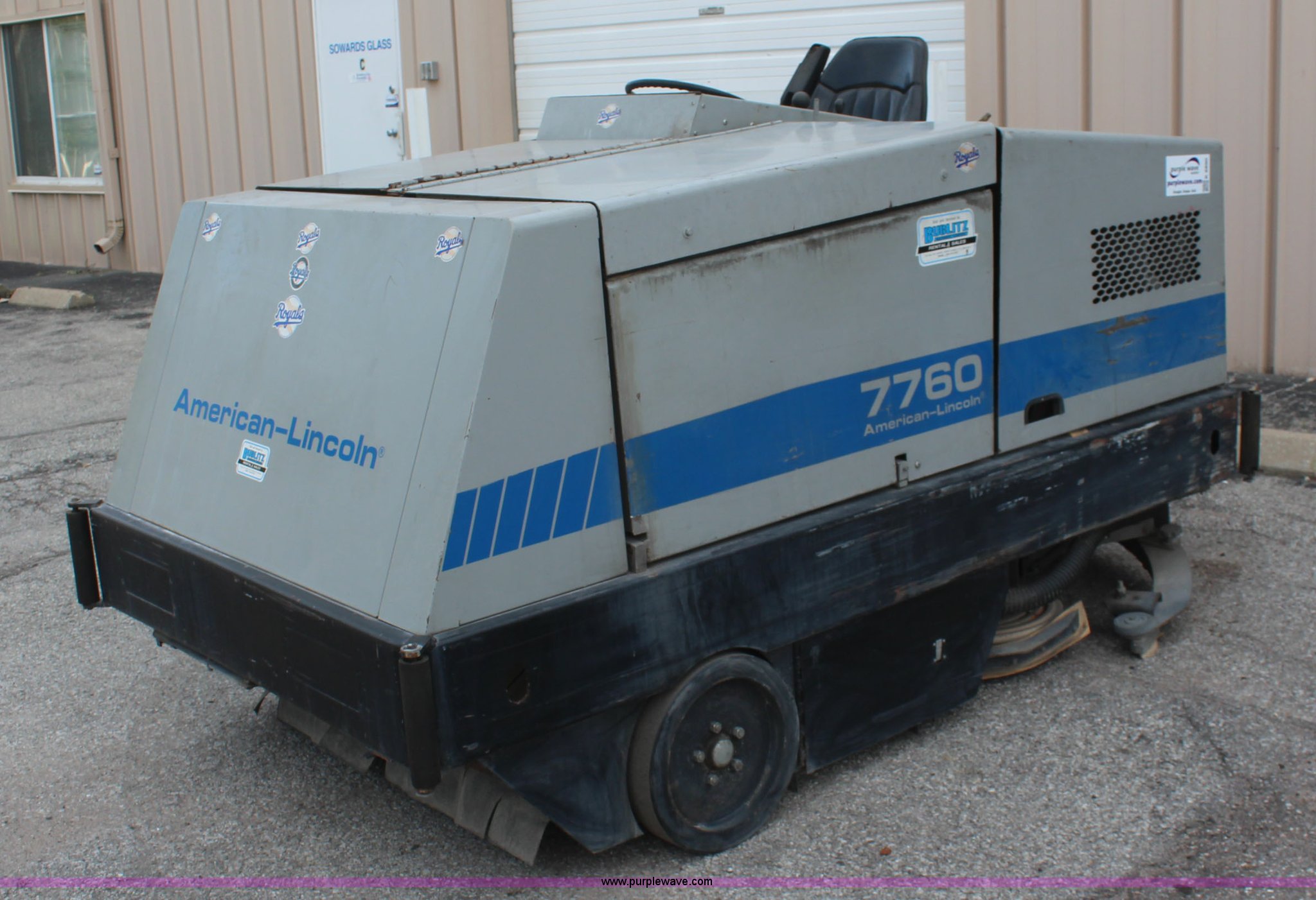 1998 American Lincoln 7760 scrubber/sweeper in Olathe, KS | Item K6890 ...