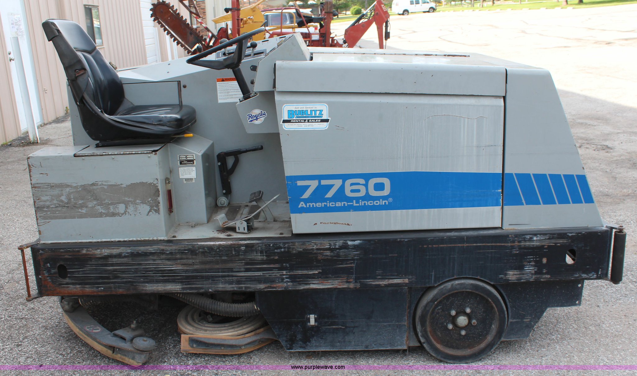 1998 American Lincoln 7760 scrubber/sweeper in Olathe, KS | Item K6890 ...