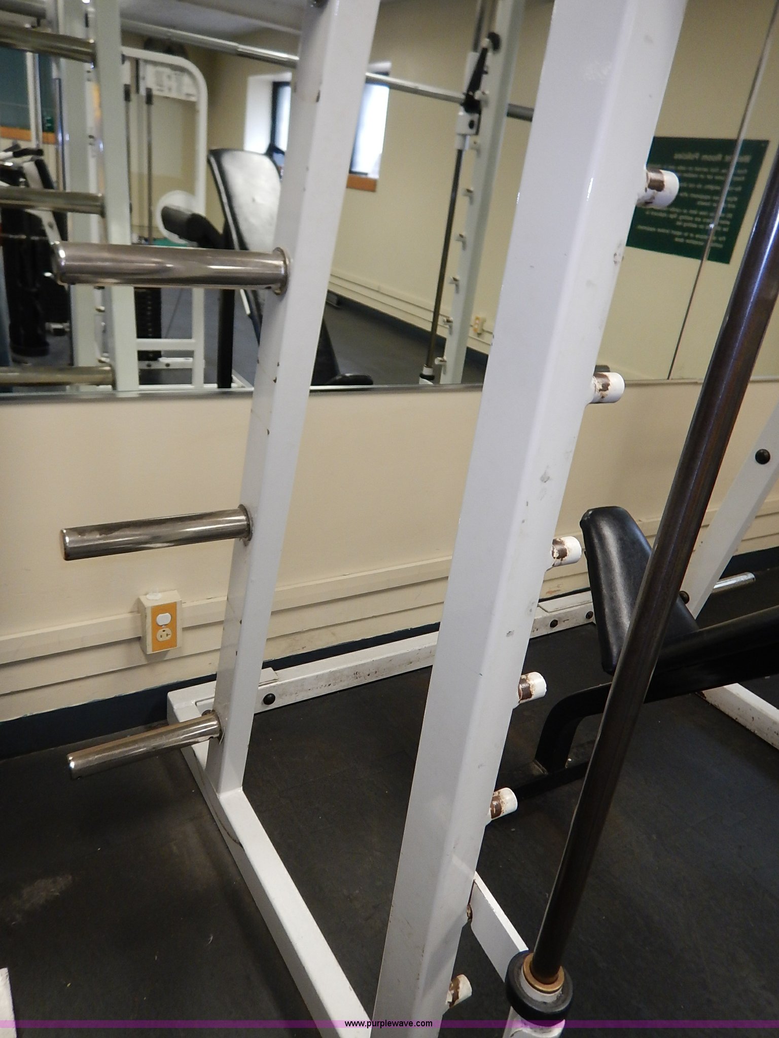 Maxicam strength machine in Merriam, KS | Item BC9385 sold | Purple Wave