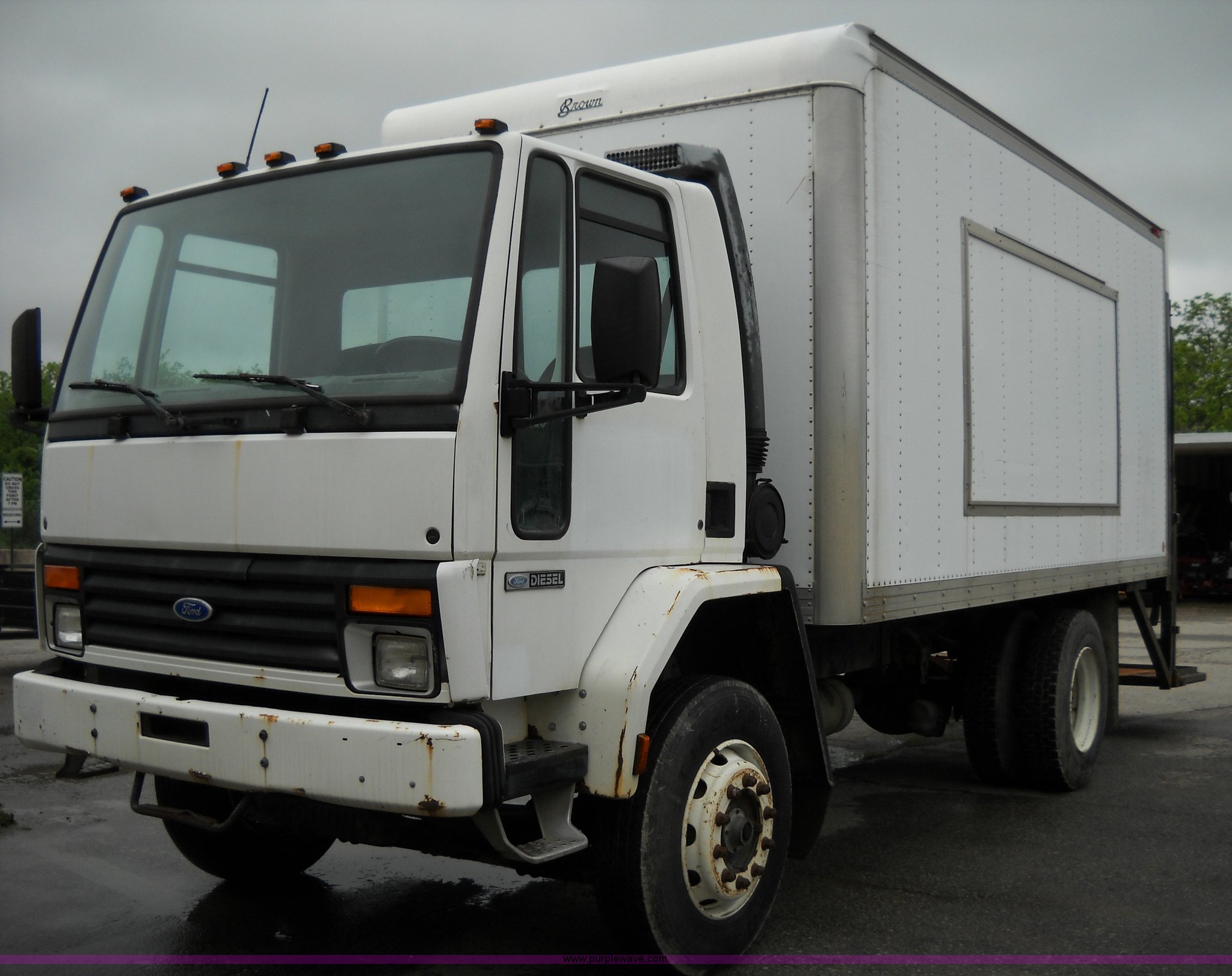 1990 Ford CF7000 box truck in Topeka, KS | Item D1518 sold | Purple Wave