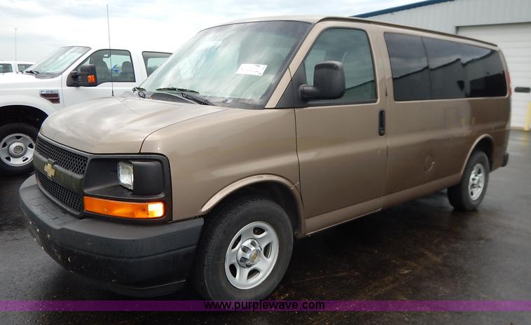 2003 Chevrolet Express 1500 van in Topeka, KS | Item J3894 sold ...