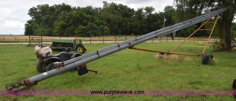 Hutchinson auger in Sedgwick, KS | Item J6548 sold | Purple Wave