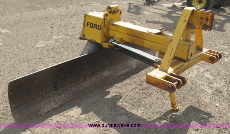 Ford 786A scraper blade in Kinsley, KS | Item K8666 sold | Purple Wave