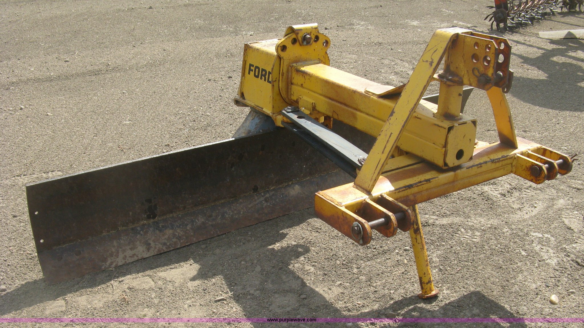 Ford 786A scraper blade in Kinsley, KS | Item K8666 sold | Purple Wave