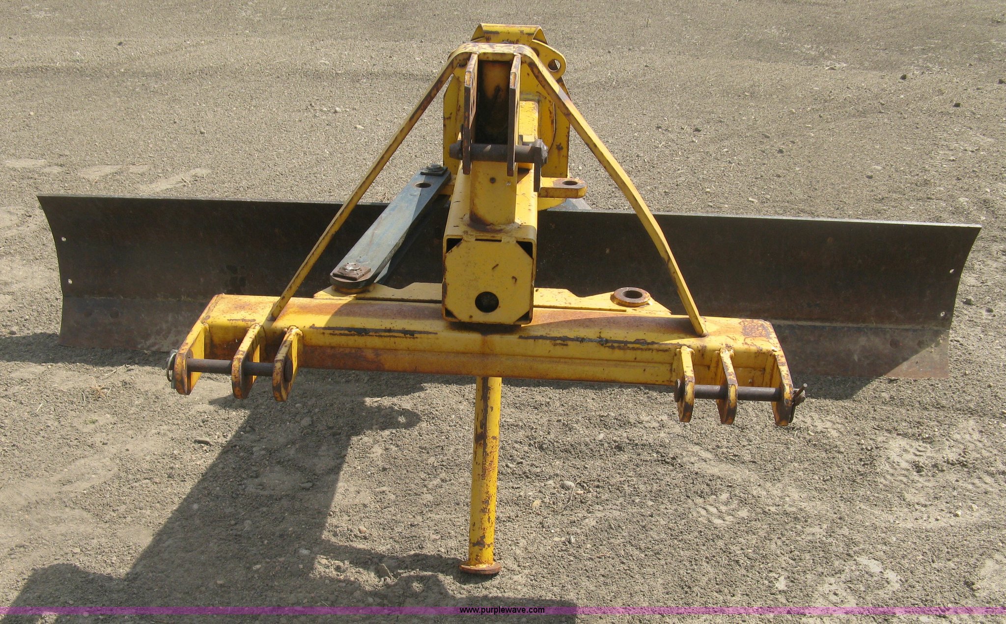 Ford 786A scraper blade in Kinsley, KS | Item K8666 sold | Purple Wave