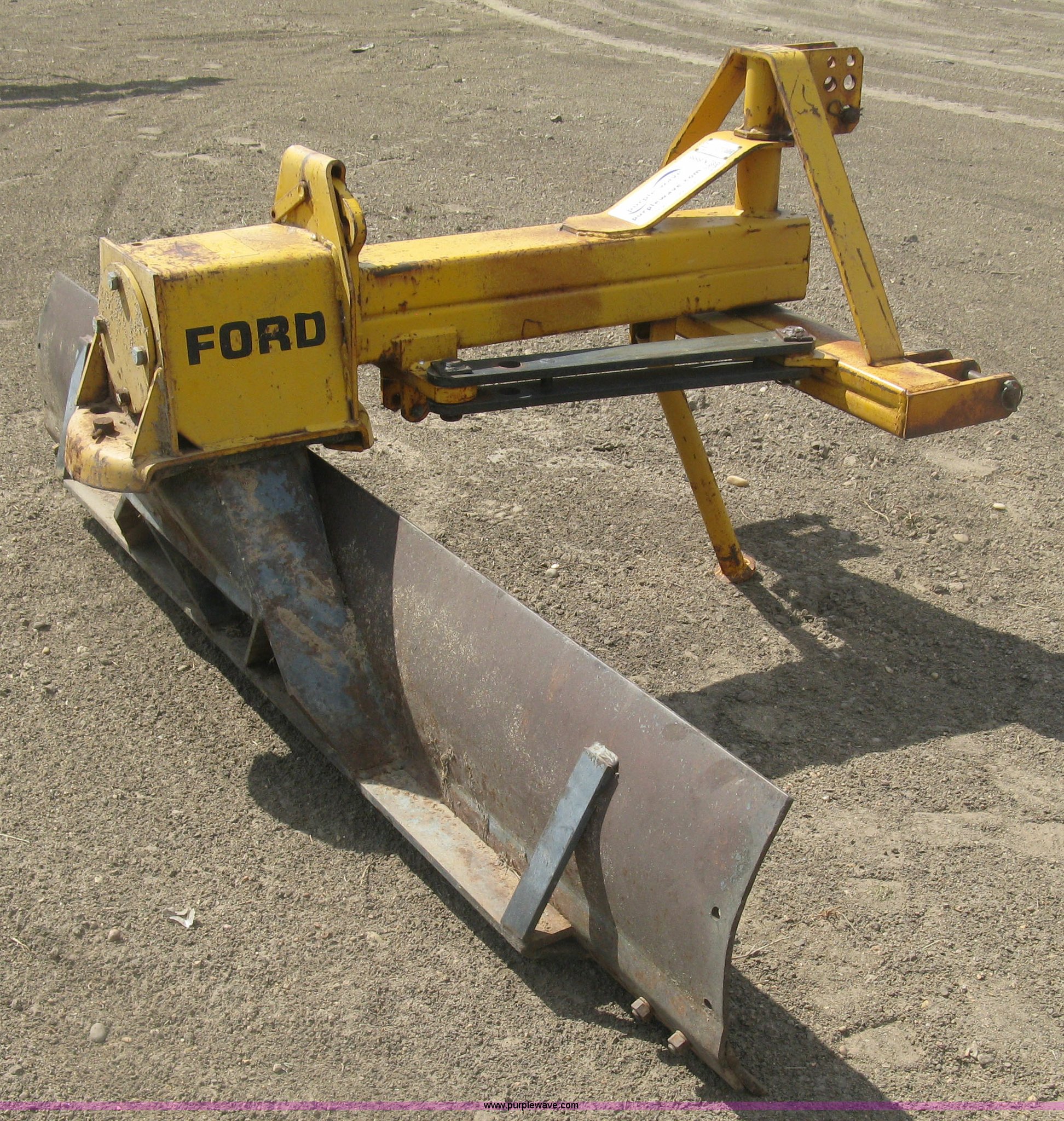 Ford 786A scraper blade in Kinsley, KS | Item K8666 sold | Purple Wave