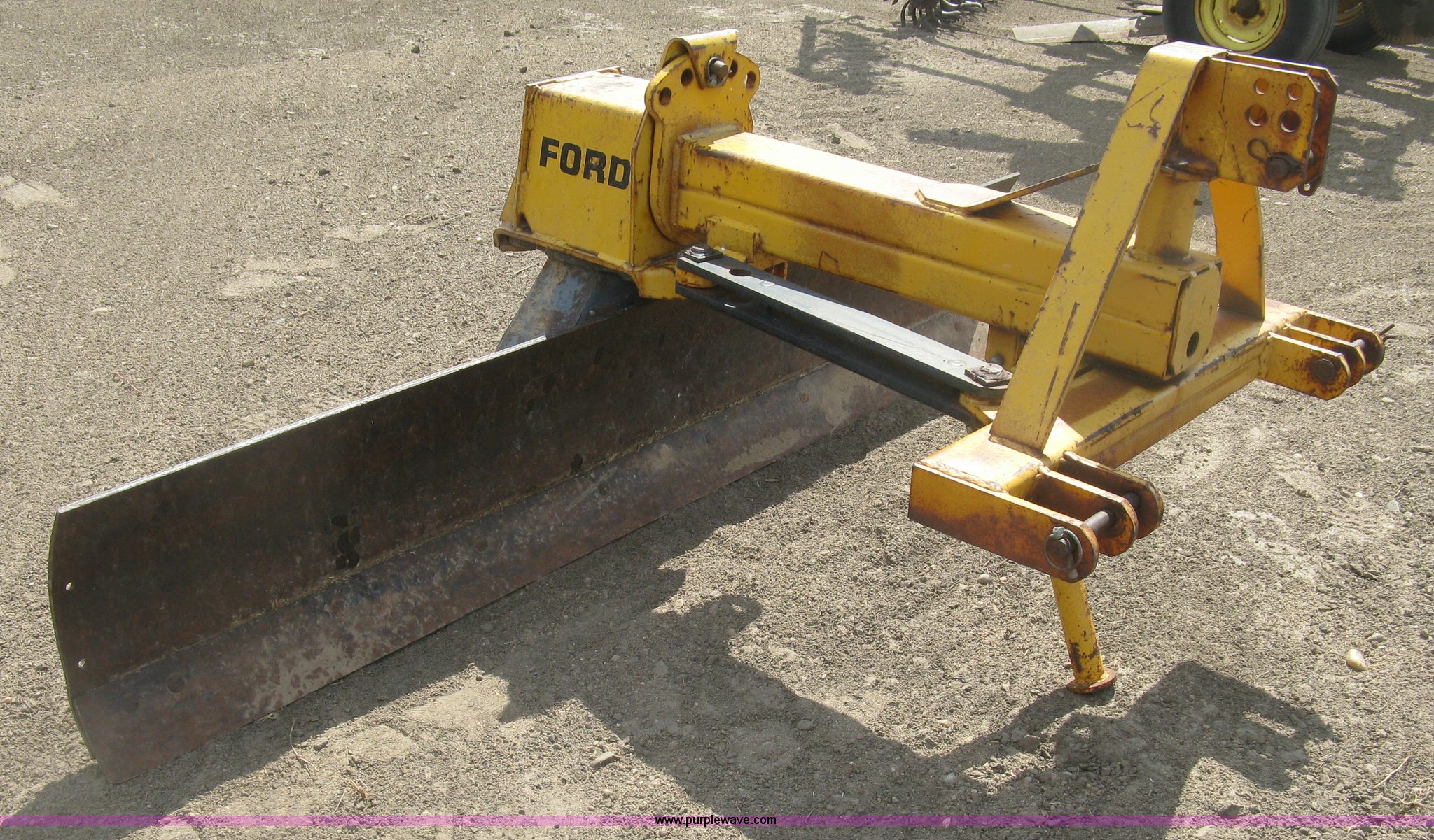 Ford 786A scraper blade in Kinsley, KS | Item K8666 sold | Purple Wave