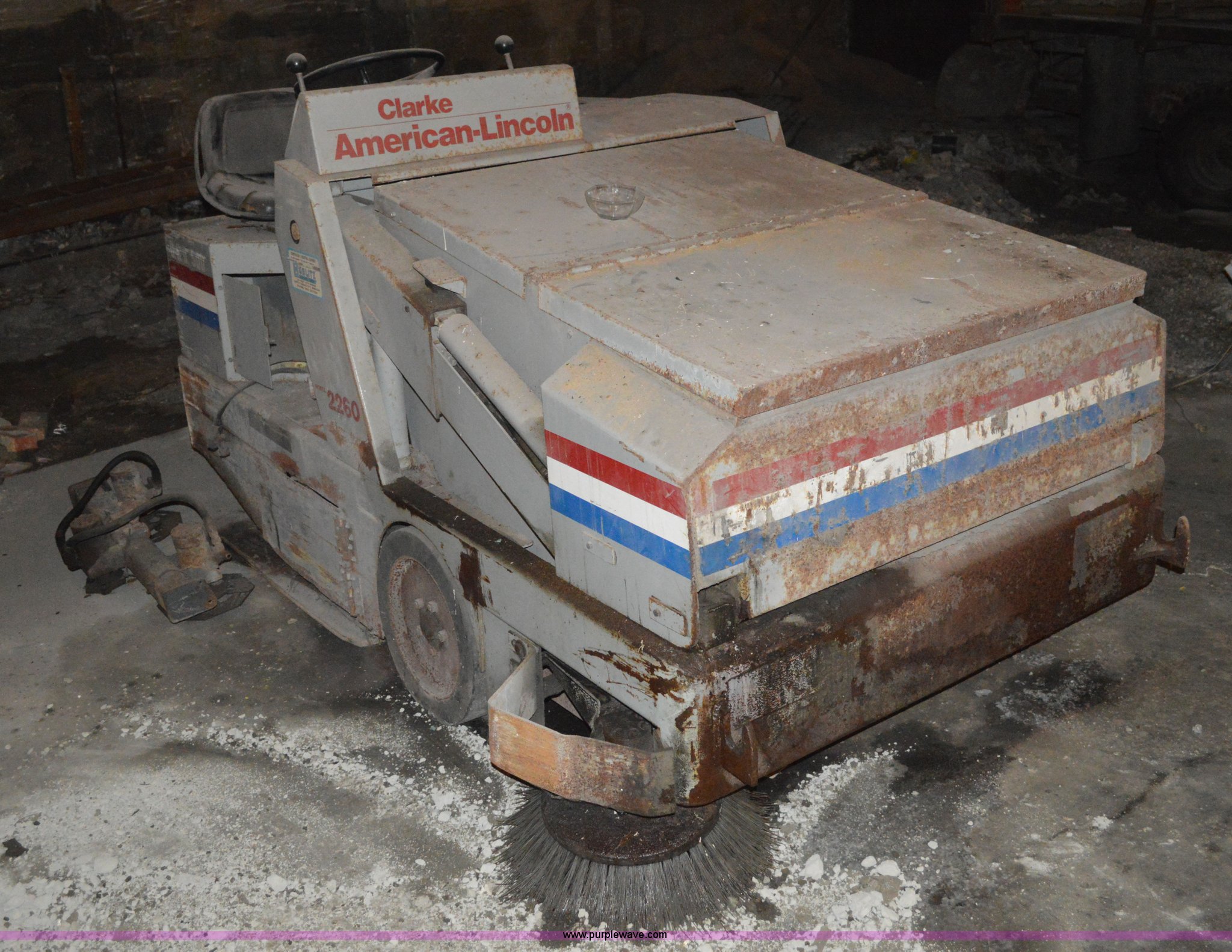 Clarke American Lincoln 2260 sweeper in Kansas City, MO | Item I2853 ...