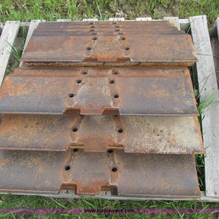 (76) dozer track pads in Thompson, MO | Item AW9691 sold | Purple Wave