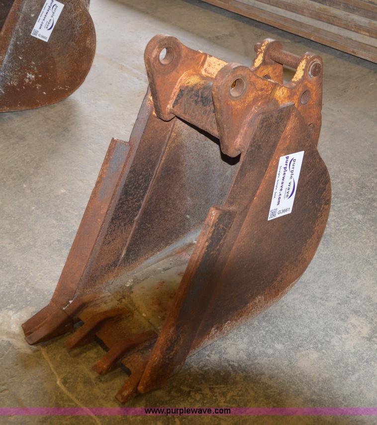 Case 580 backhoe bucket in Kansas City, MO | Item G3661 sold | Purple Wave