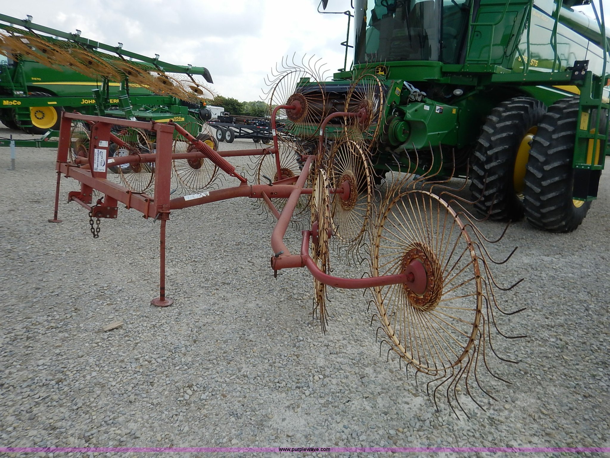 Gehl 310 wheel rake in Clay Center, KS | Item J3774 sold | Purple Wave