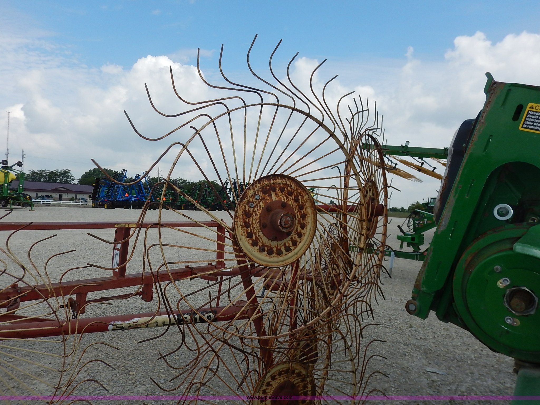 Gehl 310 wheel rake in Clay Center, KS | Item J3774 sold | Purple Wave