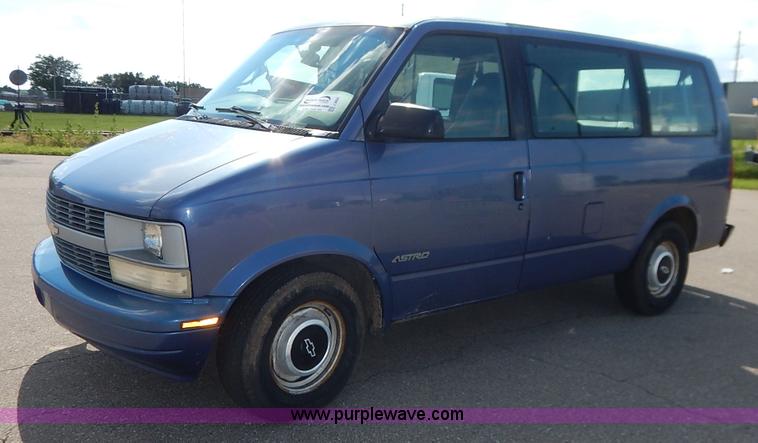 1996 Chevrolet Astro van in Manhattan, KS | Item J3824 sold | Purple Wave