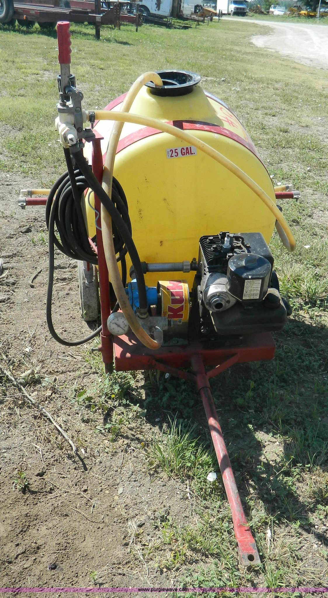 Kuker sprayer in Hays, KS | Item BJ9175 sold | Purple Wave
