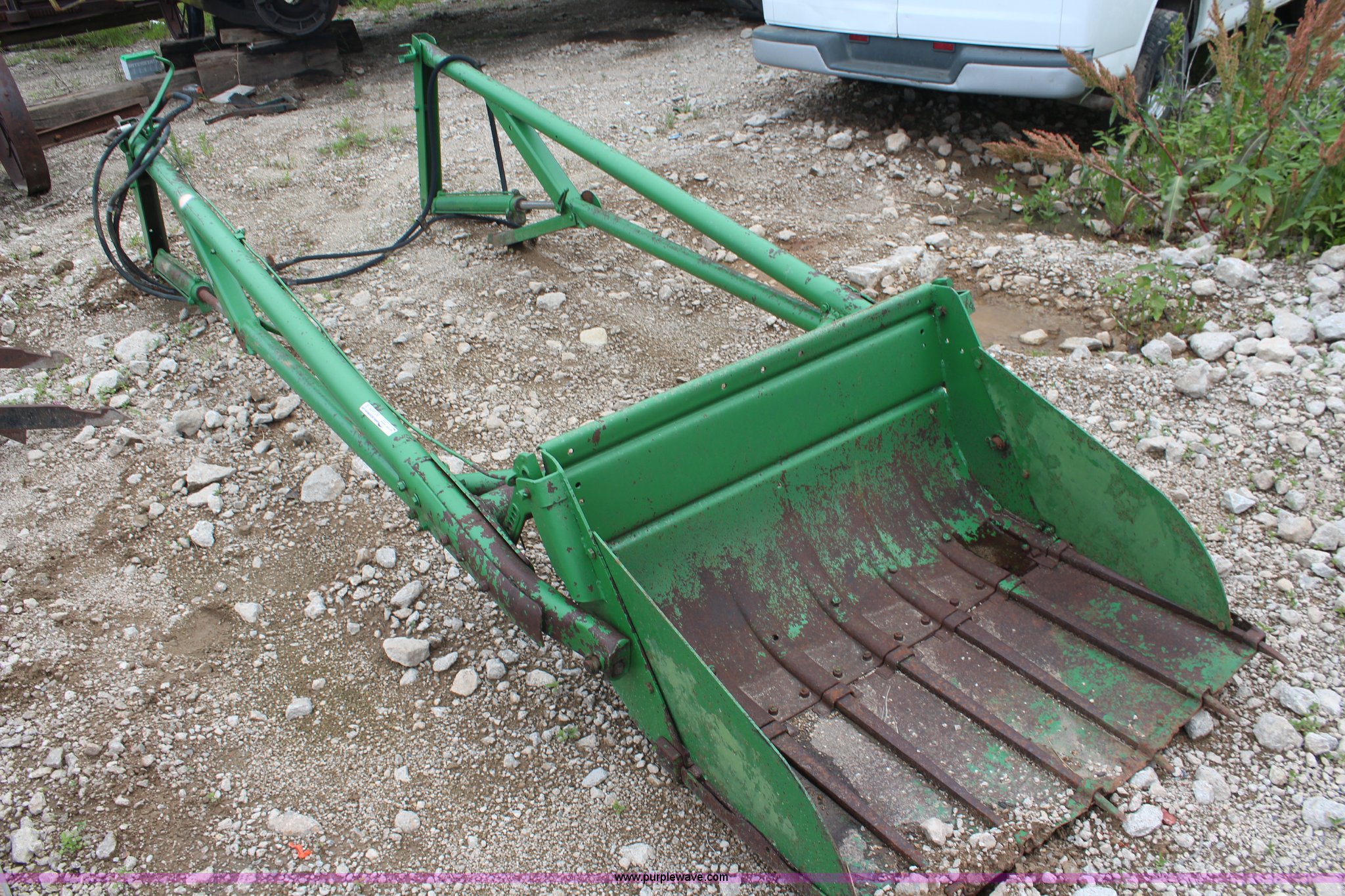 John Deere trip loader in Wamego, KS | Item BO9370 sold | Purple Wave